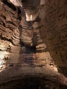 5 Must-See Caves Near Branson Missouri (With Pics)